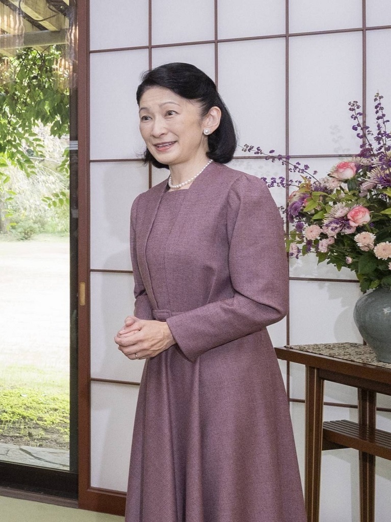 2024年10月17日(木) 皇嗣妃殿下、第72代ホノルル桜の女王他ご引見: 秋篠宮皇嗣家画像収集ブログ3